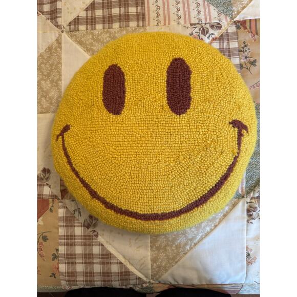 Unknown | Accents | Smiley Face Pillow Rug Punch Texture 0 Wool | Poshmark